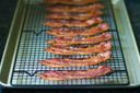 Make The Perfect Crispy FLAT Bacon Using a Cooling Rack - Forkly