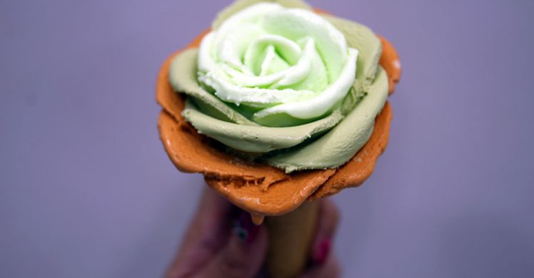 Latest Hand-Scooped Craze: Gelato Roses - Forkly