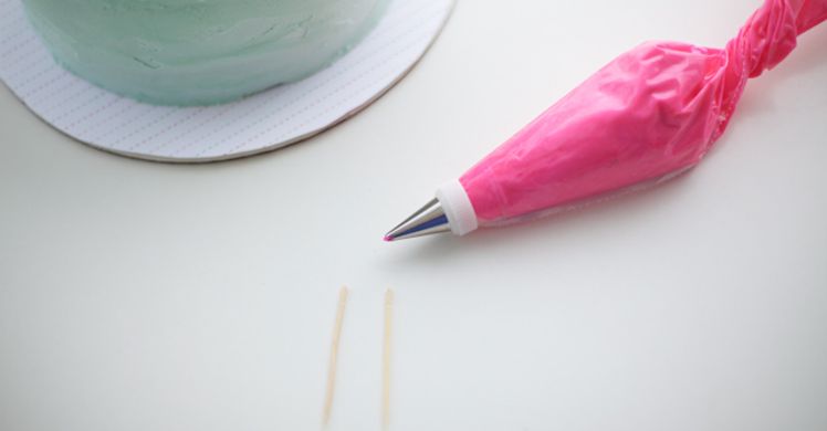 Food Hack: Cake Decorating With Toothpicks! - Forkly